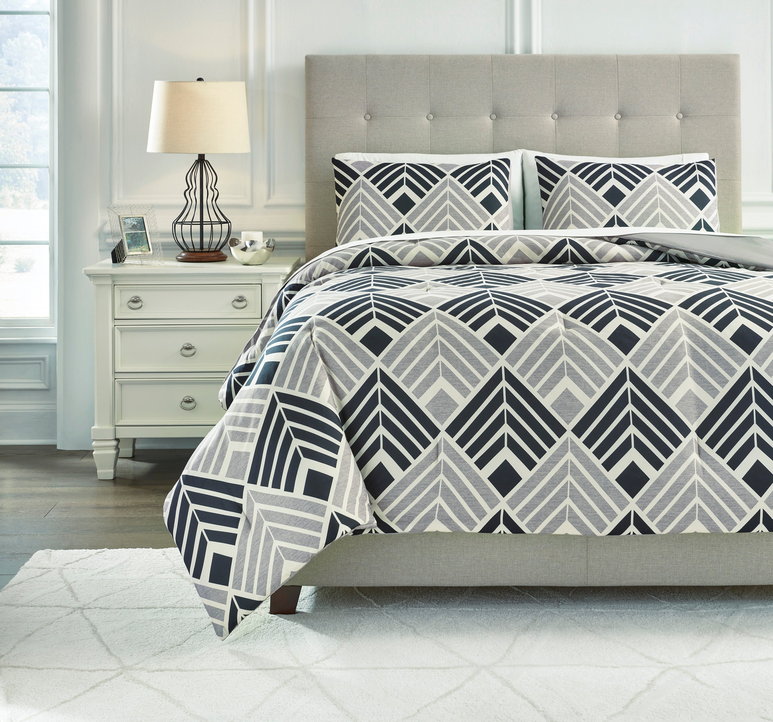 Ellowyn Queen Comforter Set – Dream Furniture Outlet Birmingham